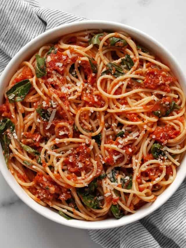 Easy Tomato Basil Pasta - Last Ingredient